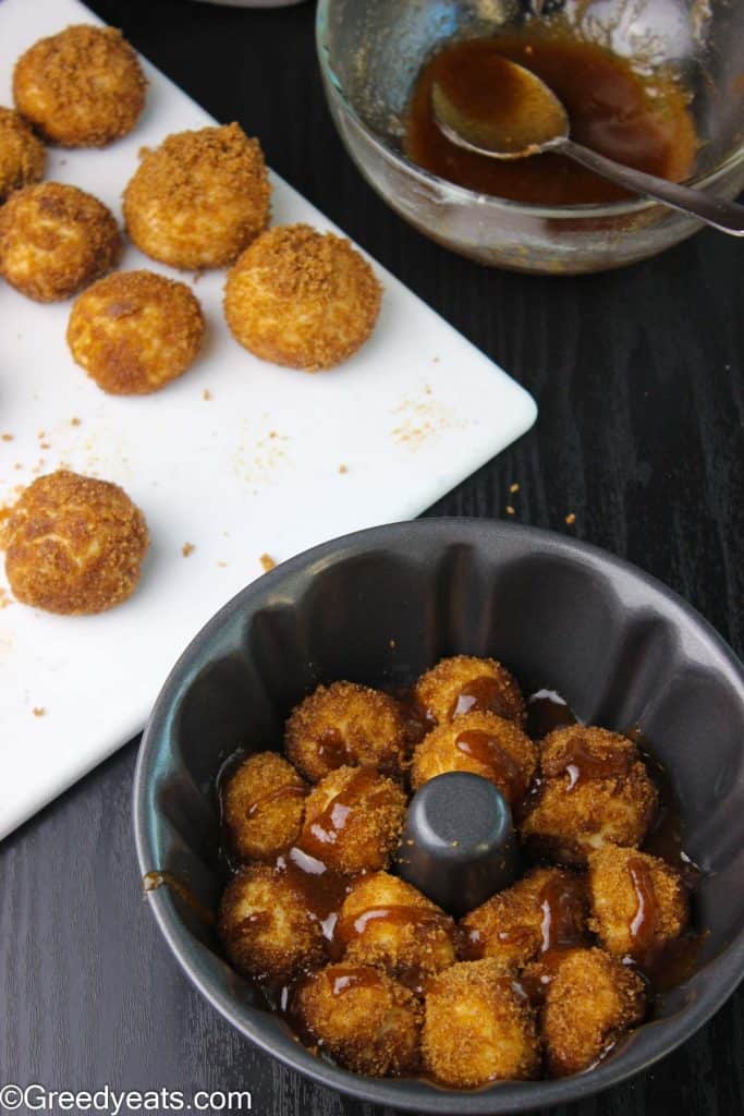 Overnight Monkey Bread - Greedy Eats