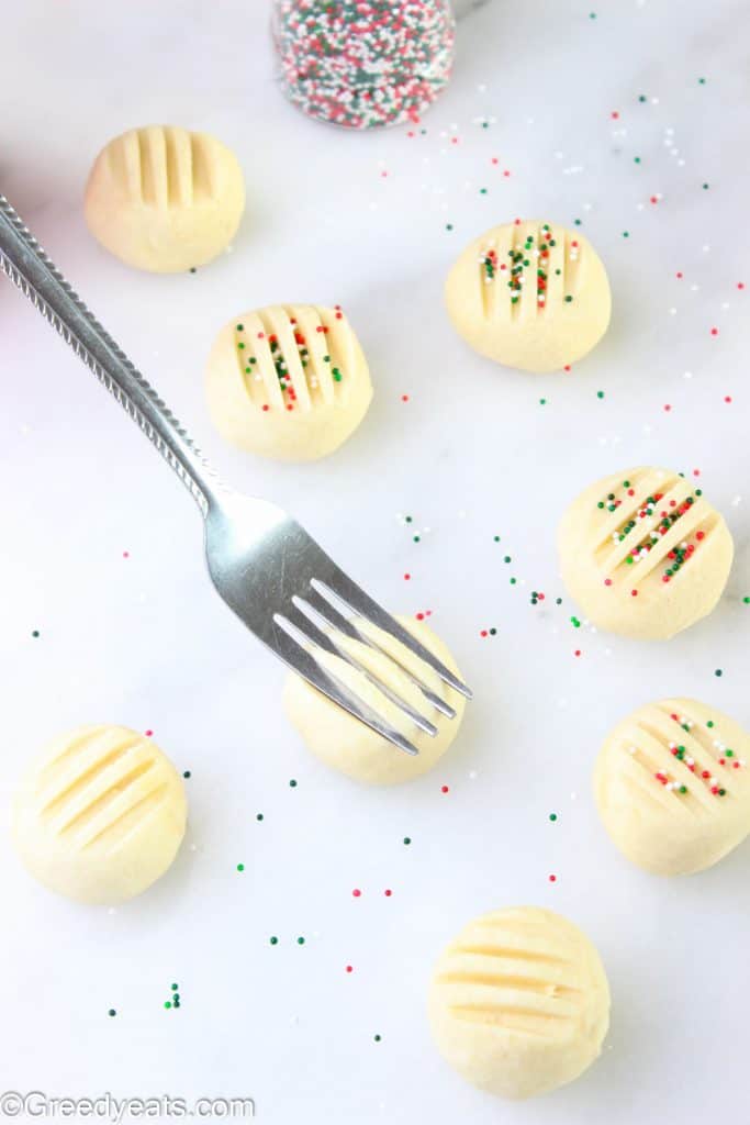 Whipped Shortbread Cookies (Christmas Cookies) - Greedy Eats